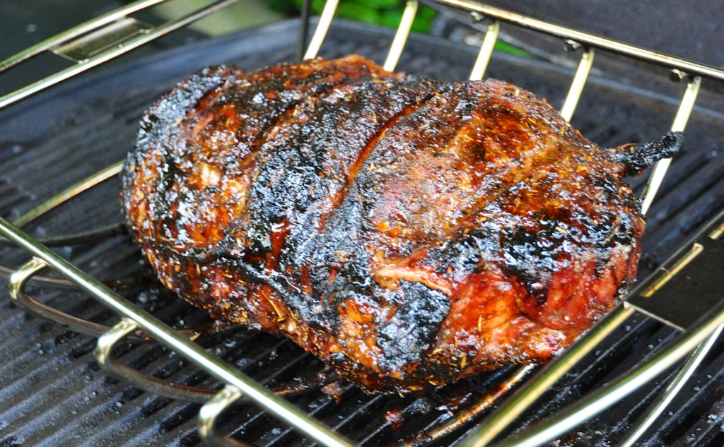 Gegrillter Schweinebraten Stopft Viele Hungrige M uler Von Essen Nach